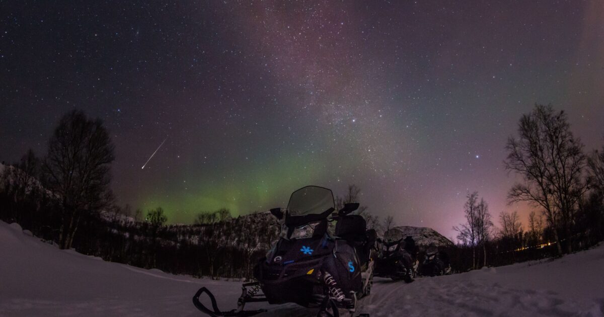 Snowmobile – Hunting the Northern Lights | Norwegian Travel