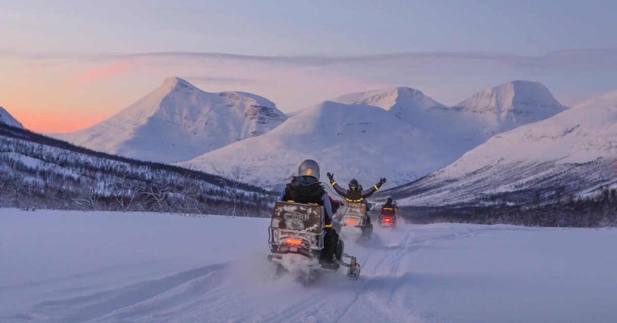 Snowmobiles – The Scooter of the North | Norwegian Travel